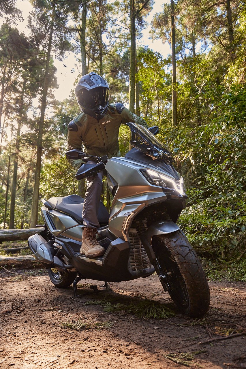 ADX 300 ABS TCS E5+